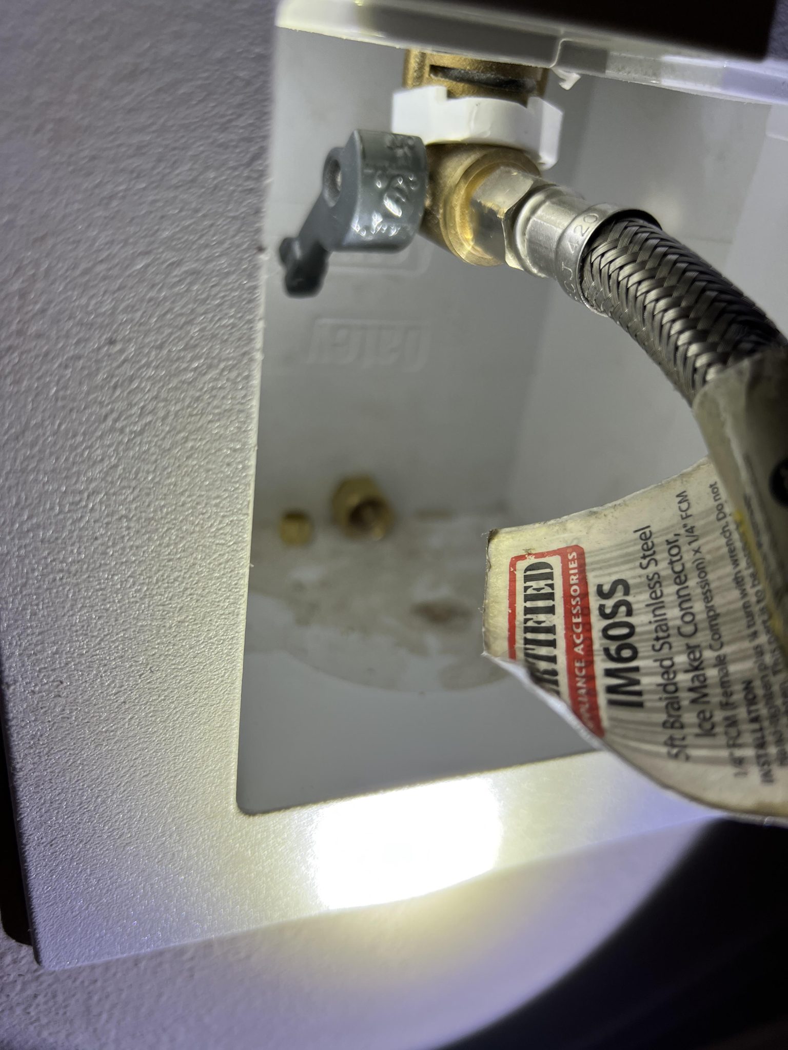 How to Turn off Ice Maker Water Line: Quick & Easy Guide – buzzlyo