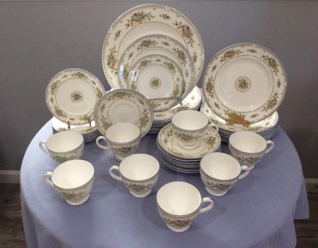 Who Buys Antique Dishes Near Me